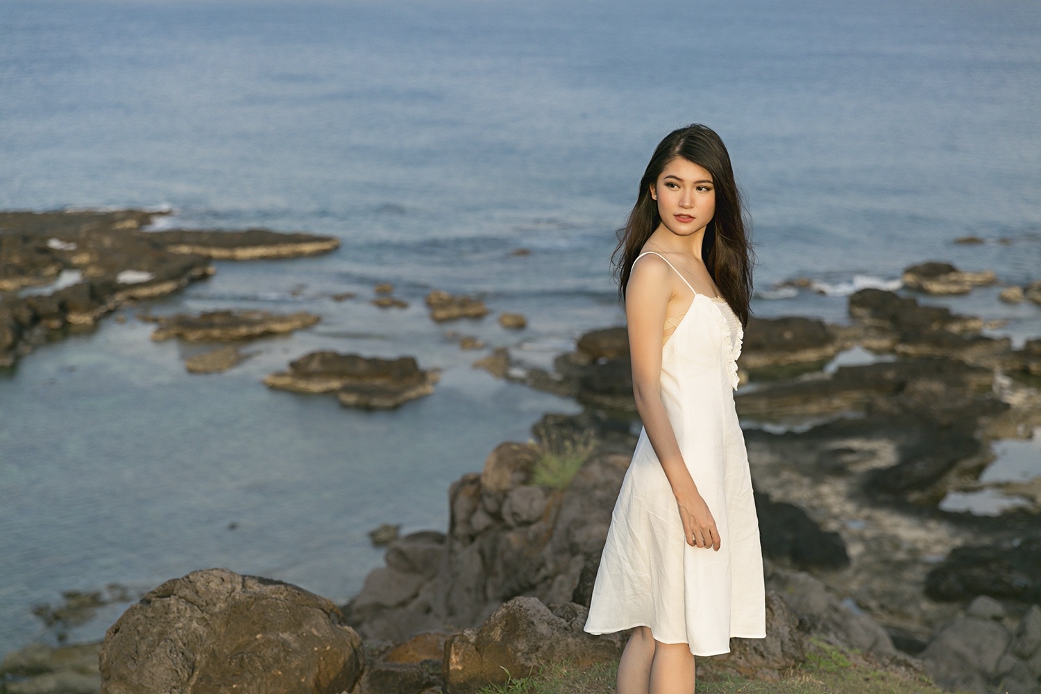 Á hậu Thuỳ Dung mong manh trong clip quảng bá Việt Nam đến Miss ...