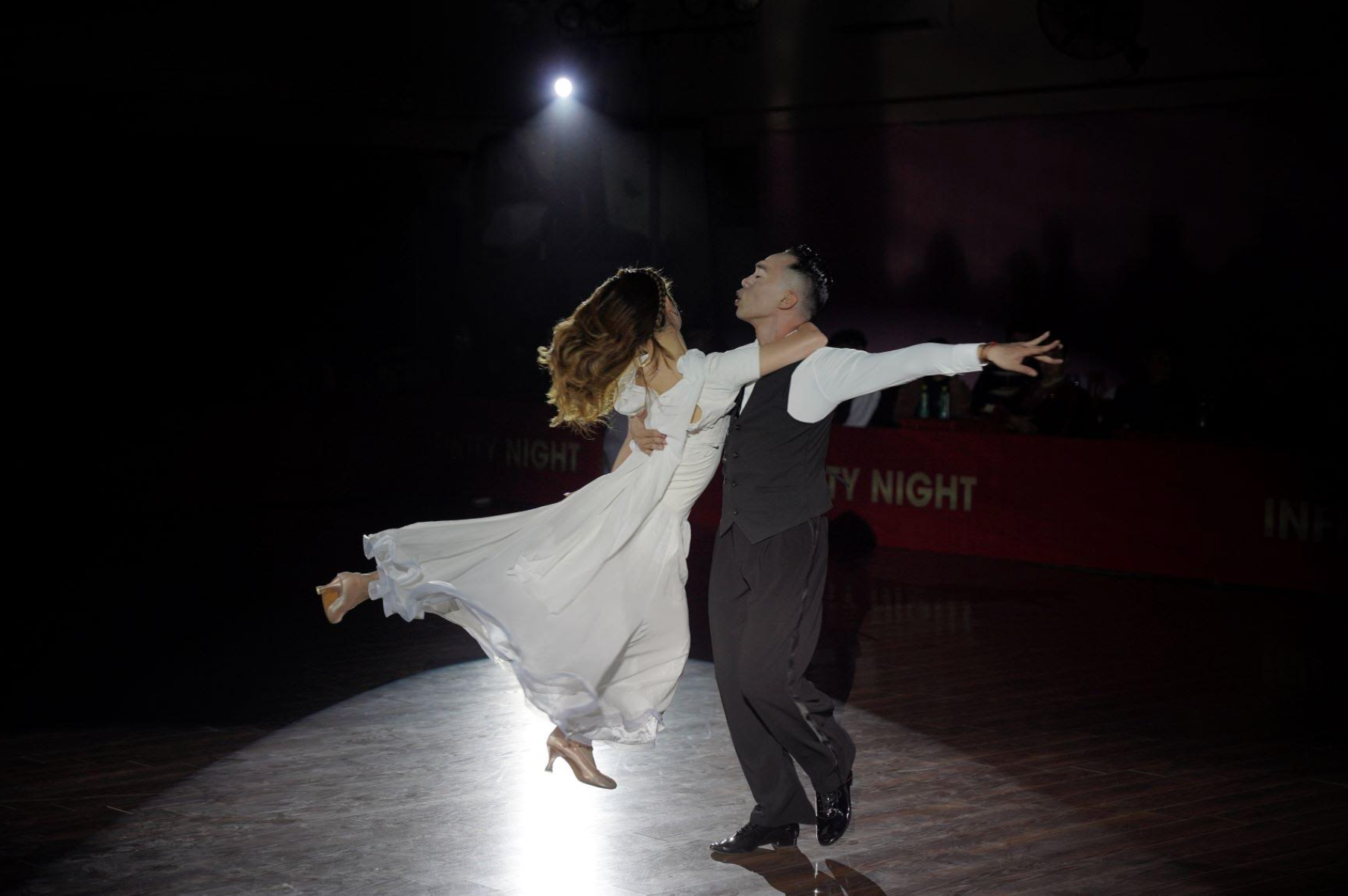 Kiện tướng dancesport Hồng Việt -Thu Trang tổ chức đêm nghệ thuật khiêu ...