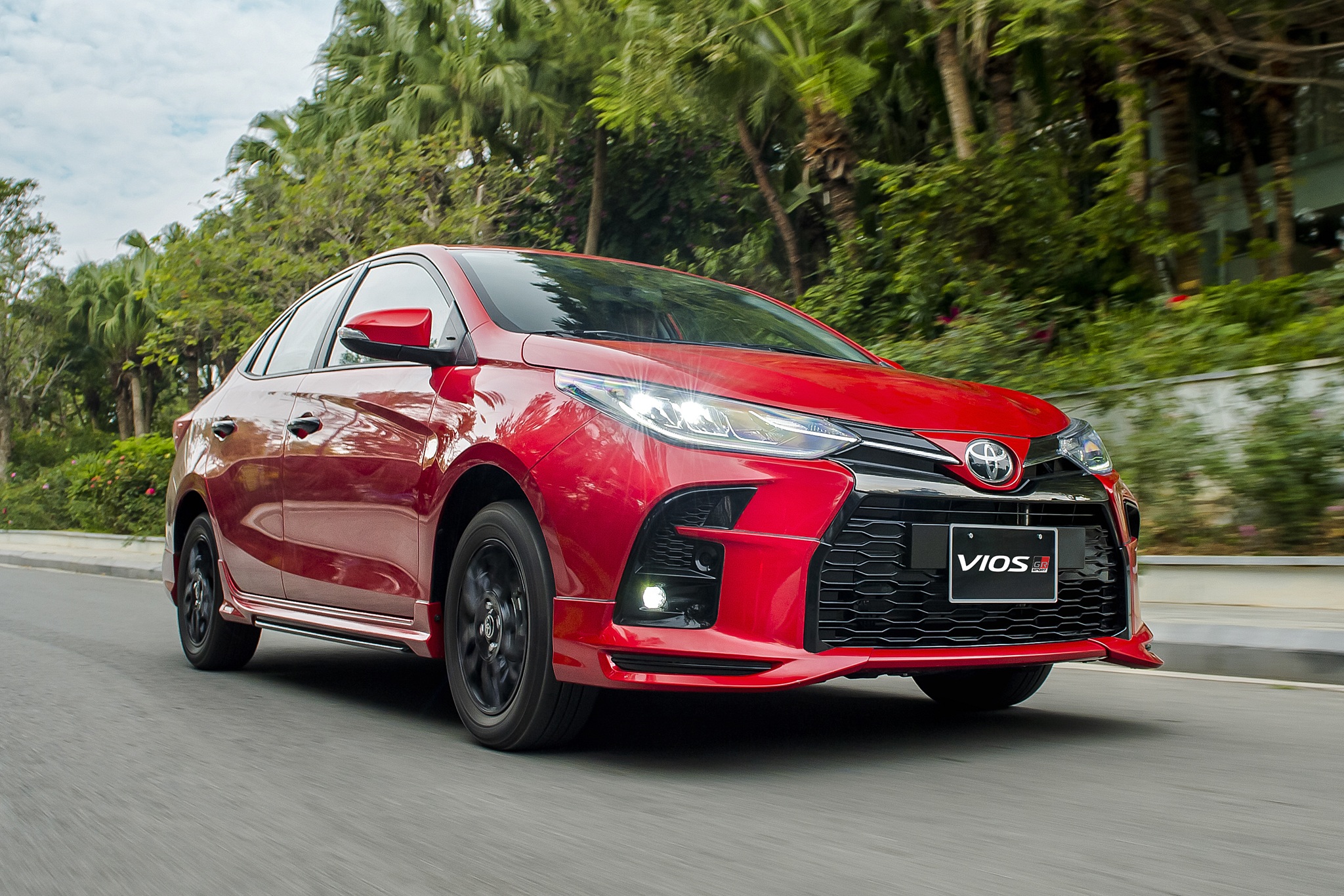 So sánh Honda City RS và Toyota Vios GR-S: "Đồng hương tương tàn ...