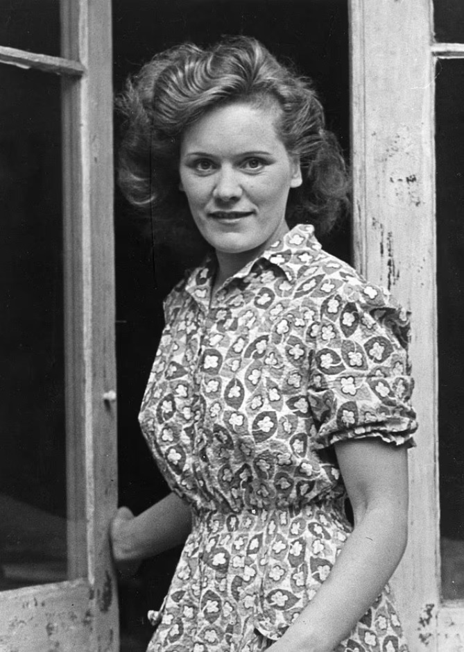 Cuộc đời của Joan Rhodes - nữ lực sĩ khỏe mạnh và duyên dáng nhất | Báo ...