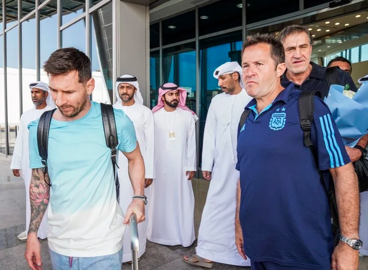 Messi có mặt tại UAE, sẵn sàng chinh phục World Cup 2022 | Báo Dân trí