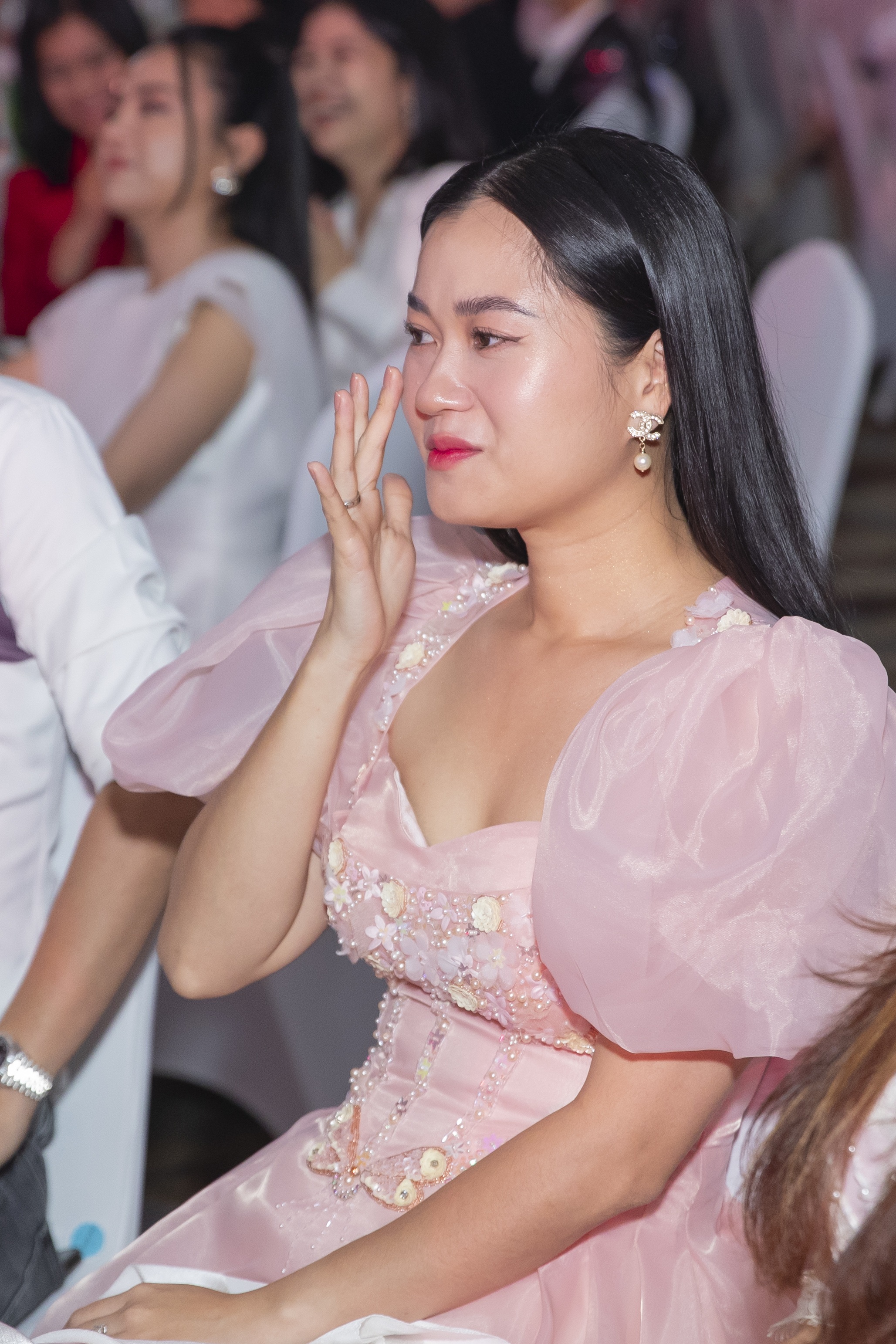 Chí Anh đưa vợ đến dự đám cưới Khánh Thi - Phan Hiển | Báo Dân trí