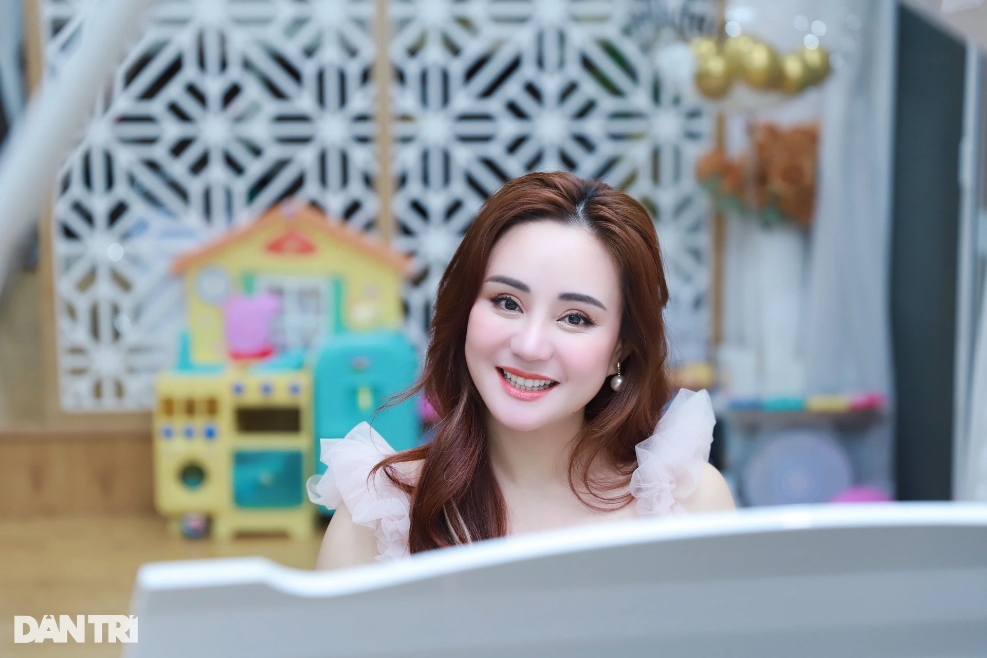 Công an TPHCM triệu tập nữ ca sĩ Vy Oanh | Báo Dân trí