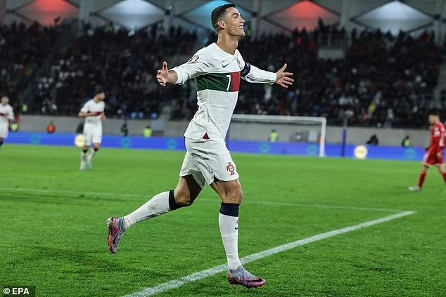 Ronaldo presents a new style of celebration after scoring twice for ...