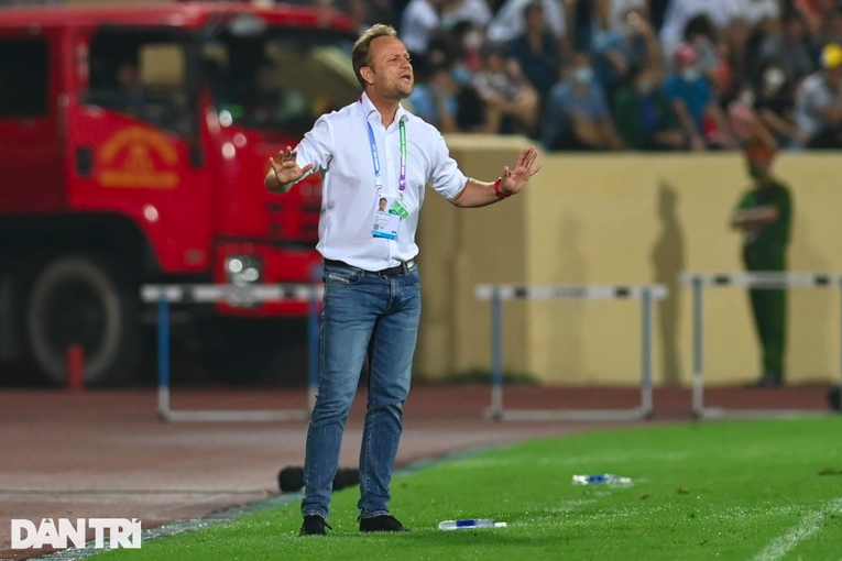 The emerging giants V-League confirmed that the signature of coach Mano ...