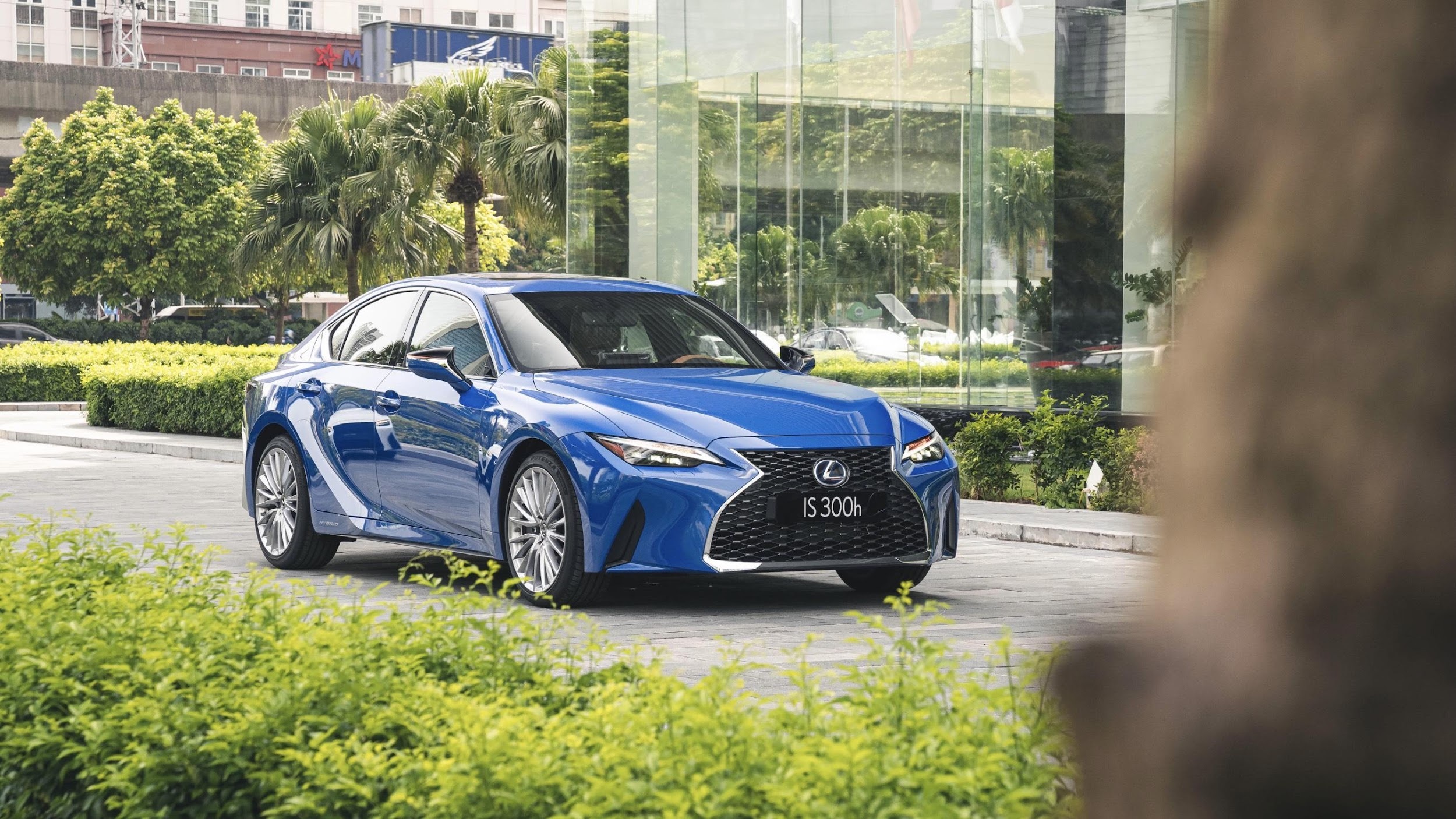 Mục tiêu trung hòa carbon 2050: Lexus đa dạng hóa xe xanh | Báo Dân trí