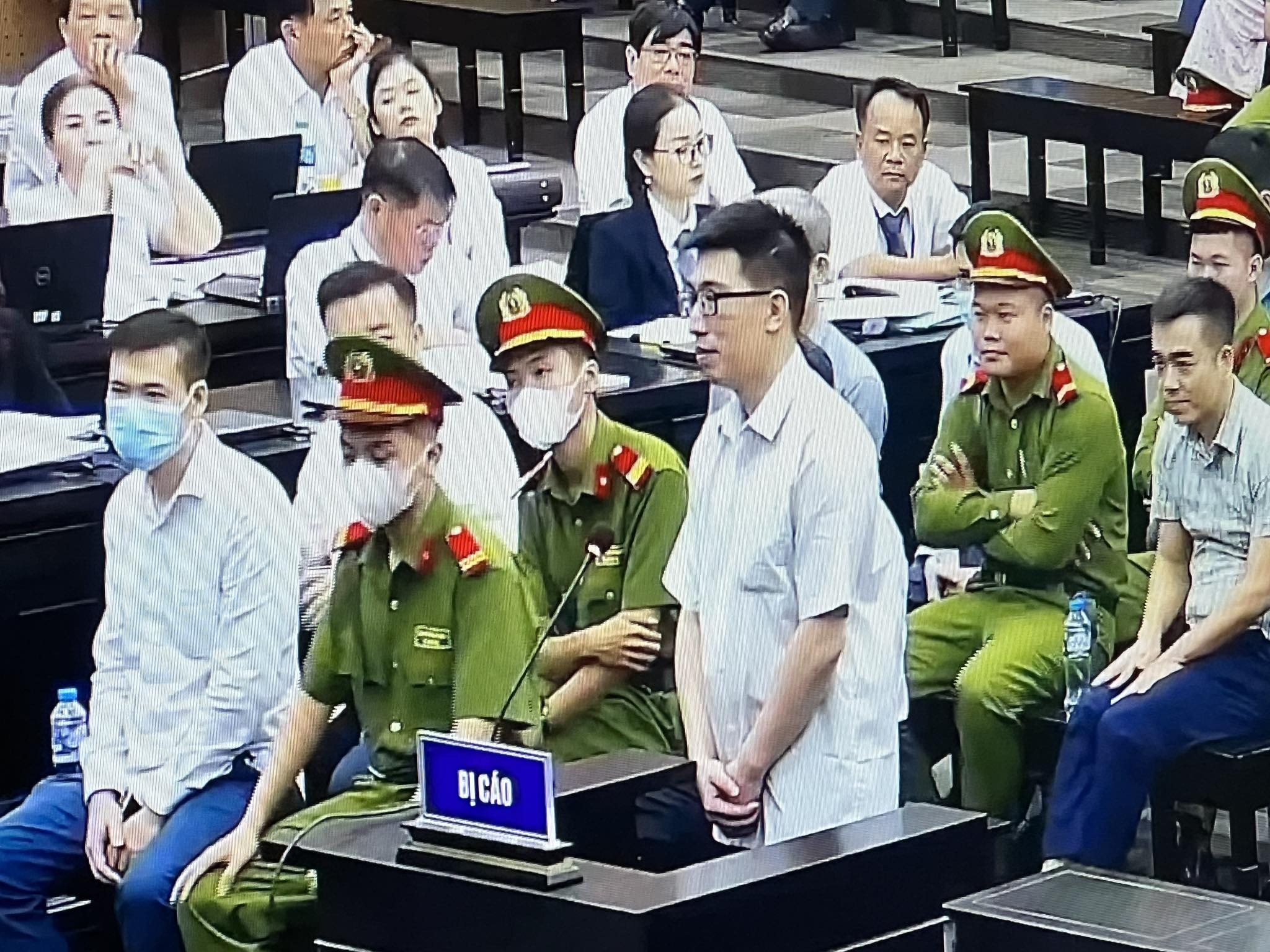 Cựu trợ lý Phó Thủ tướng khai "hiểu nhận tiền là quà cảm ơn" | Home ...