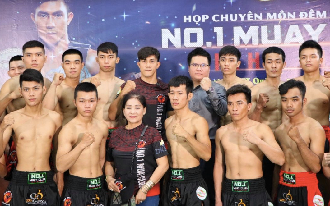 Chuyên trang Dân sinh - Võ sĩ Nguyễn Trần Duy Nhất tổ chức đấu Muay Thái, đấu giá huy chương để ...