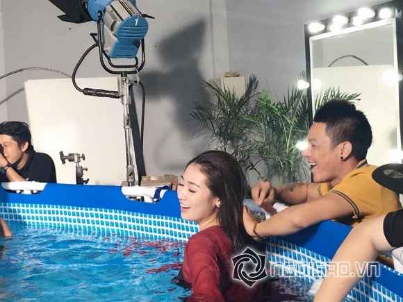 Chuyên trang Dân sinh - Lộ hậu trường ảnh tắm của Á hậu ngoan hiền Dương Tú Anh | Báo Dân trí