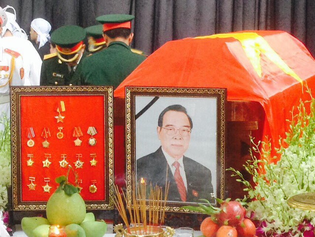 Treo cờ rủ 2 ngày Quốc tang nguyên Thủ tướng Phan Văn Khải | Chuyên trang Dân sinh