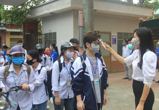 Lack of classrooms make social distancing at schools difficult | DTiNews