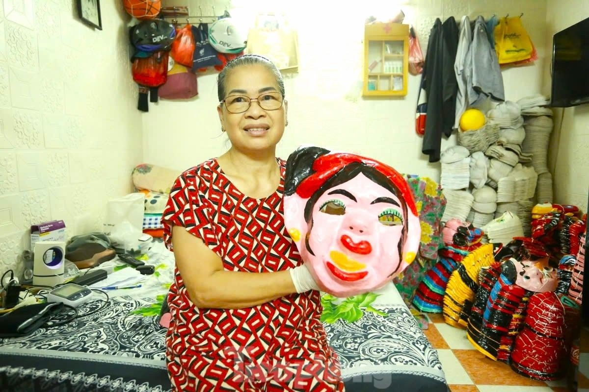 Hanoi’s last Old Quarter paper mask artisans | DTiNews
