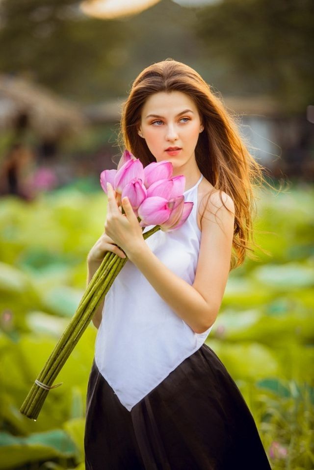 Ukrainian model poses with Hanoi lotus flowers