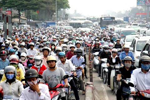 Saxophone rhythms disrupt Saigon traffic jams | DTiNews