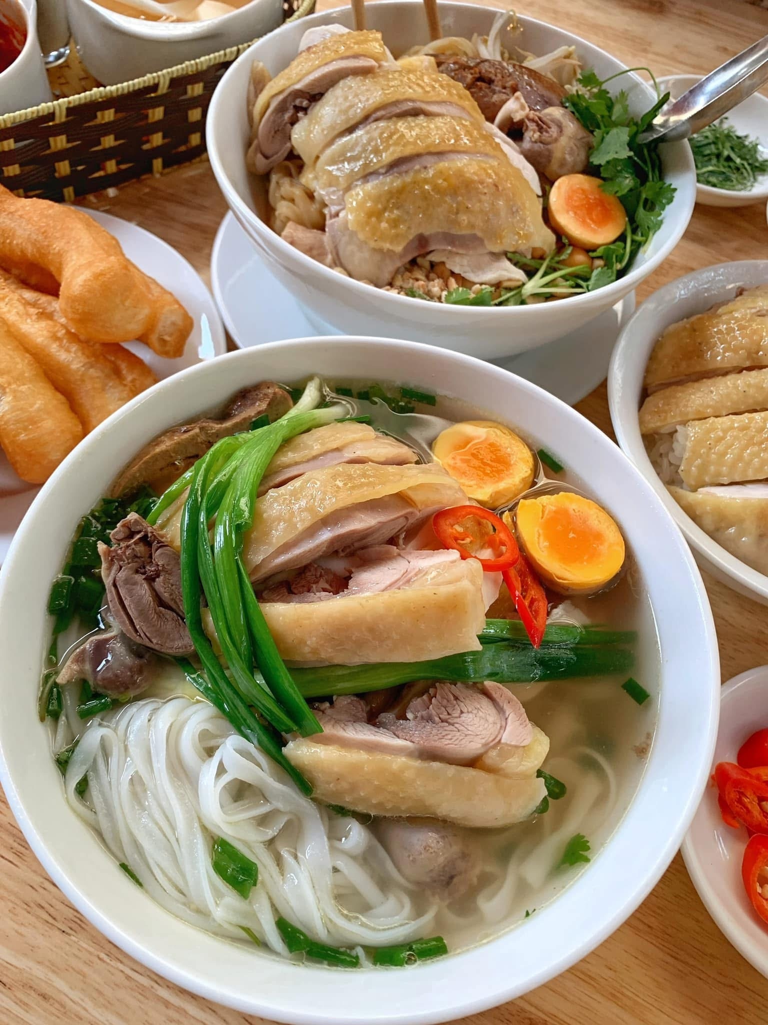 Hanoi pho restaurant joins Michelin list despite price debate | DTiNews