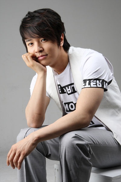 “Thái tử Yul” Kim Jeong Hoon chính thức nhập ngũ | Báo Dân trí