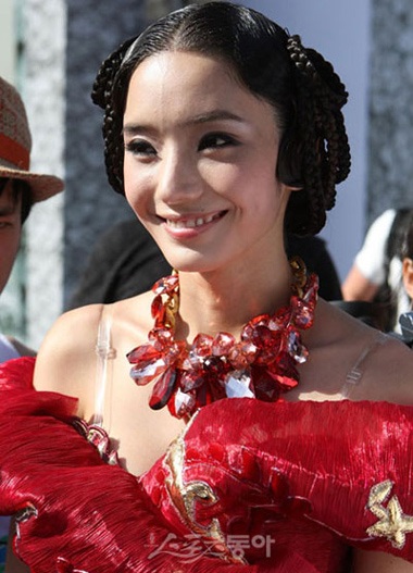 Sự trở lại ấn tượng của “nàng Barbie” Han Chae Young | Báo Dân trí