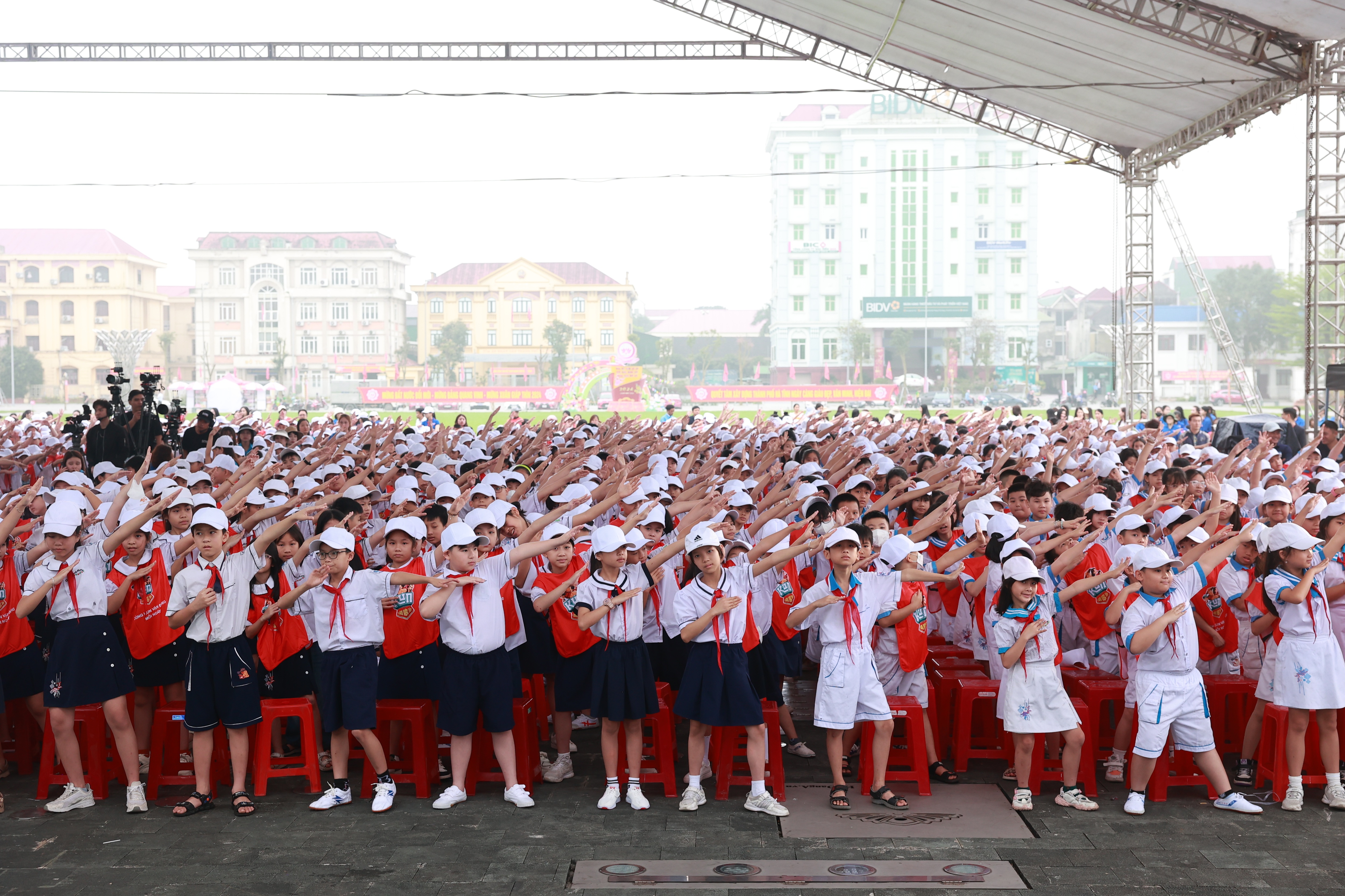 5 triệu đội viên, thiếu nhi toàn quốc đồng diễn, lập Kỷ lục Việt Nam ...