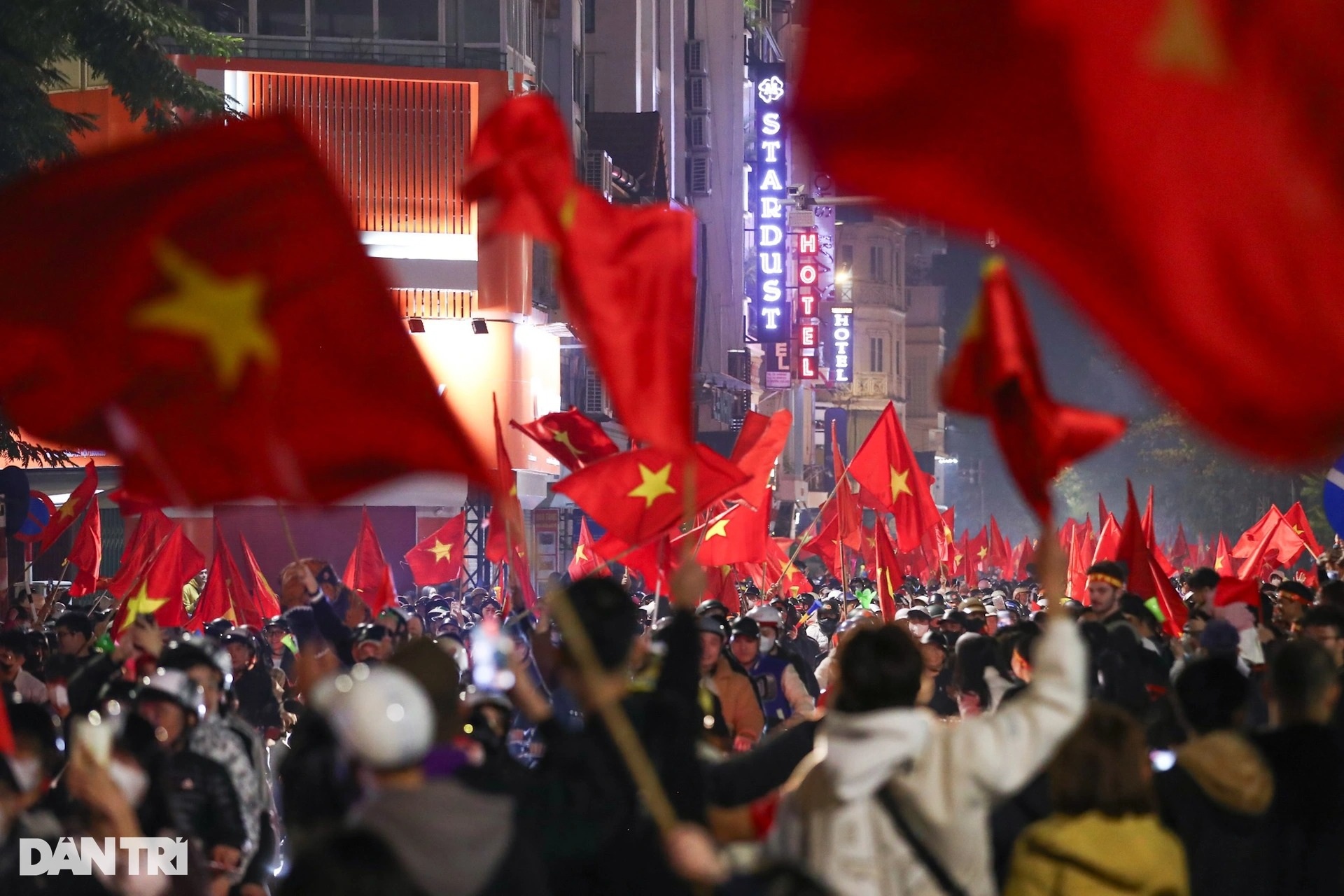 Fans flood streets to celebrate Vietnam's ASEAN Cup win