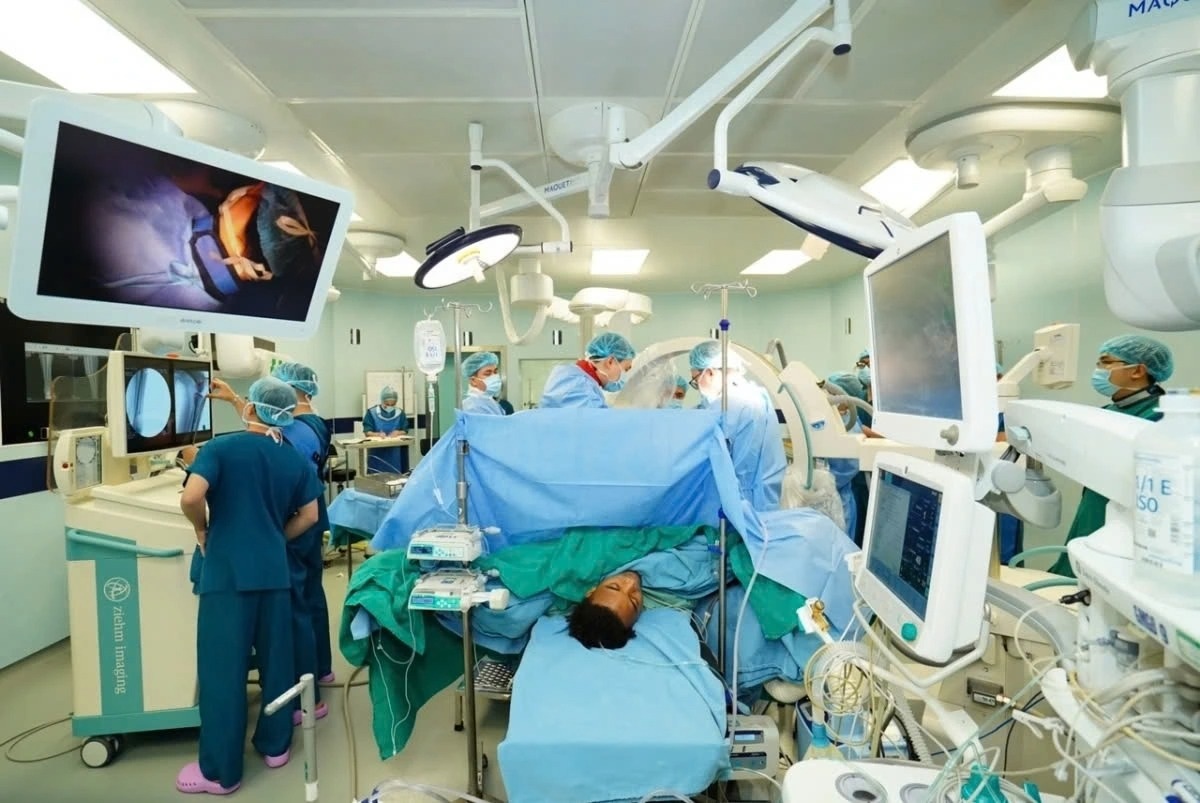 Striker Xuan Son successfully undergoes surgery in Vietnam | DTiNews