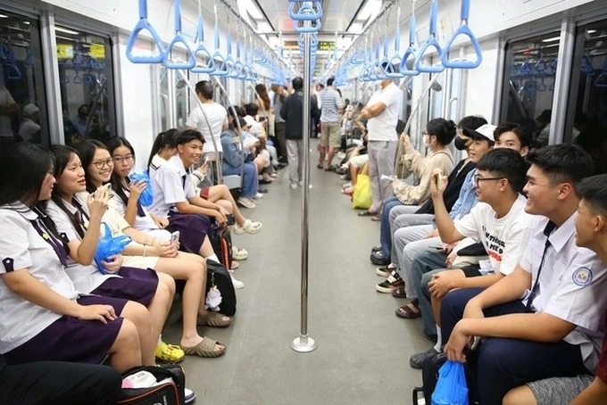 HCM City’s Metro Line 1 introduces cashless payment system, green ...