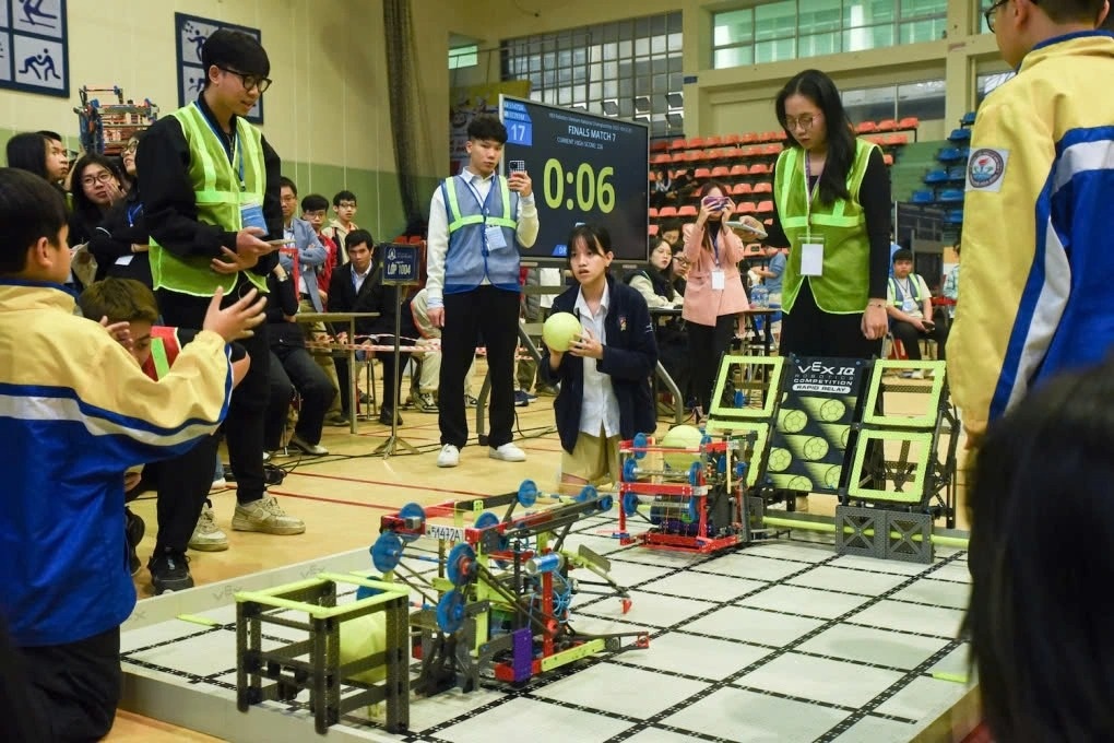 Nine school teams qualify for VEX Robotics World Championship 2025 in USA | DTiNews