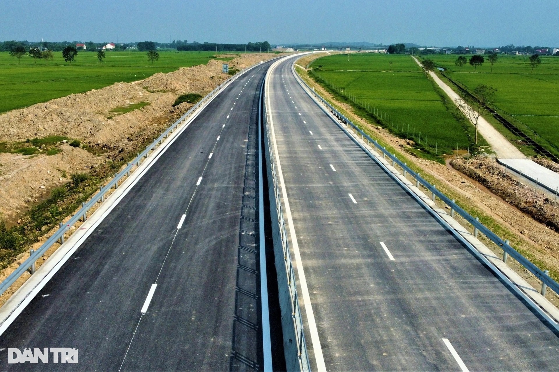 DTiNews - Five expressway sections set to open by late April | Báo Dân trí