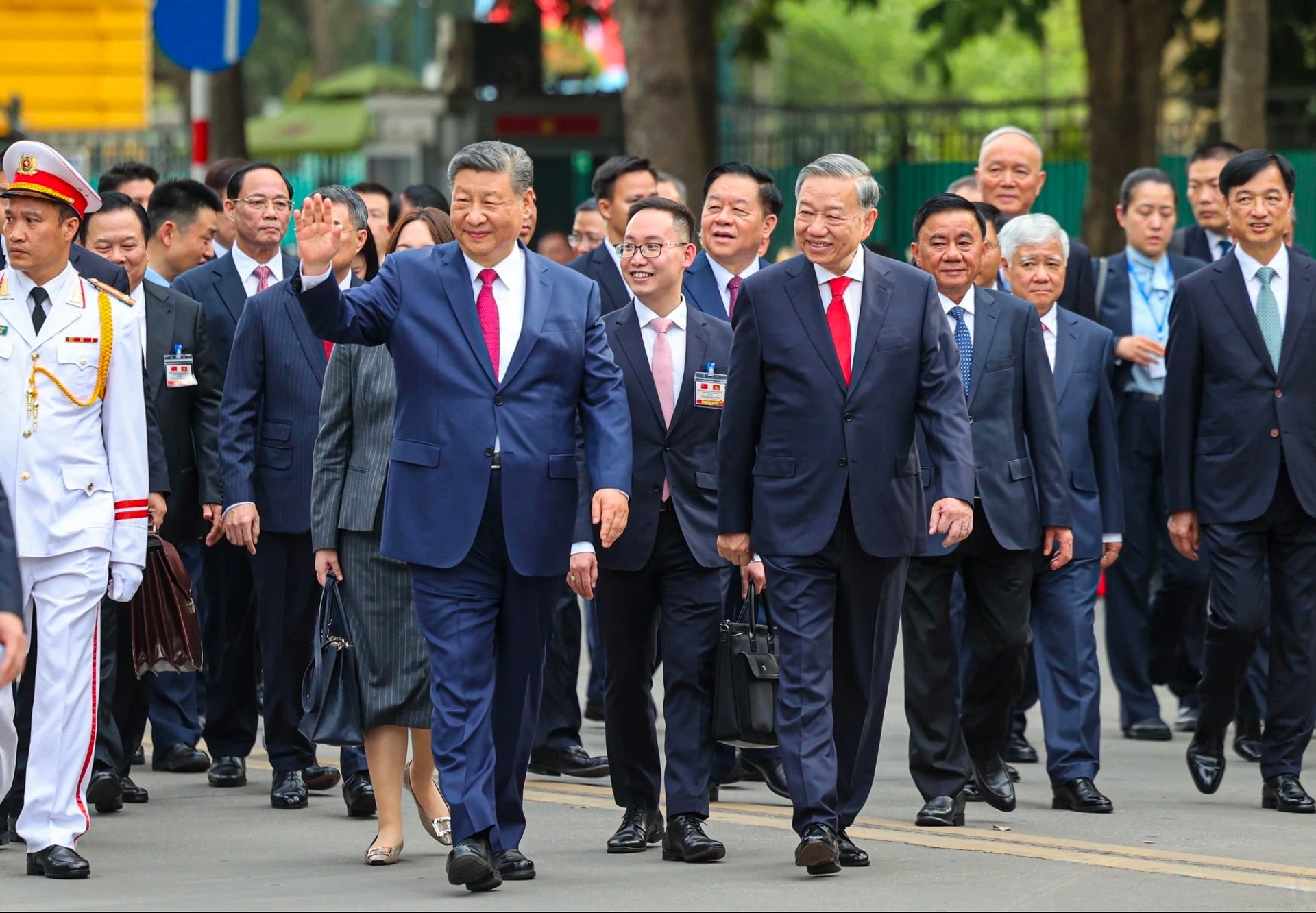 Official welcome ceremony held for top Chinese leader in Hanoi | DTiNews