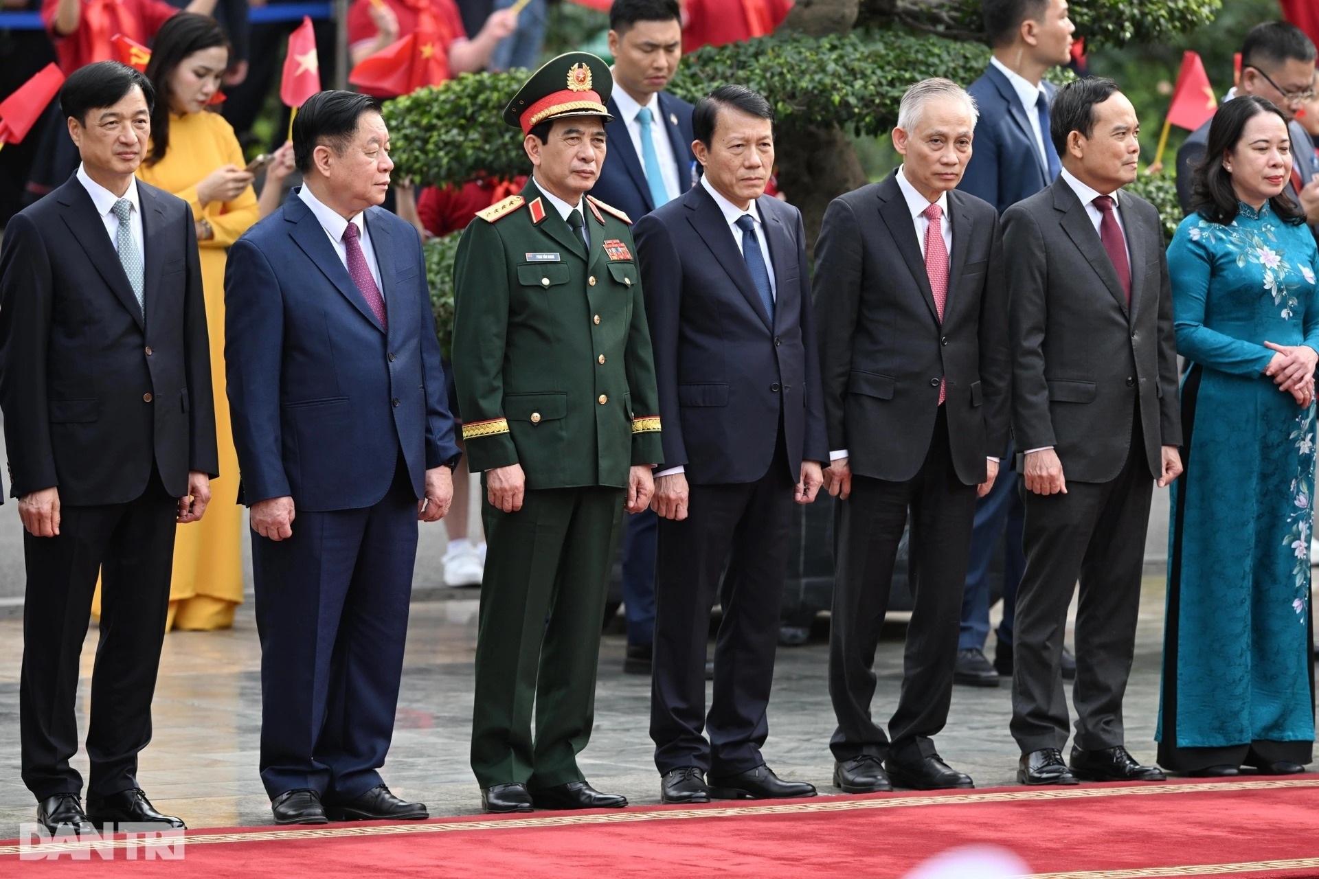 Official welcome ceremony held for top Chinese leader in Hanoi | DTiNews