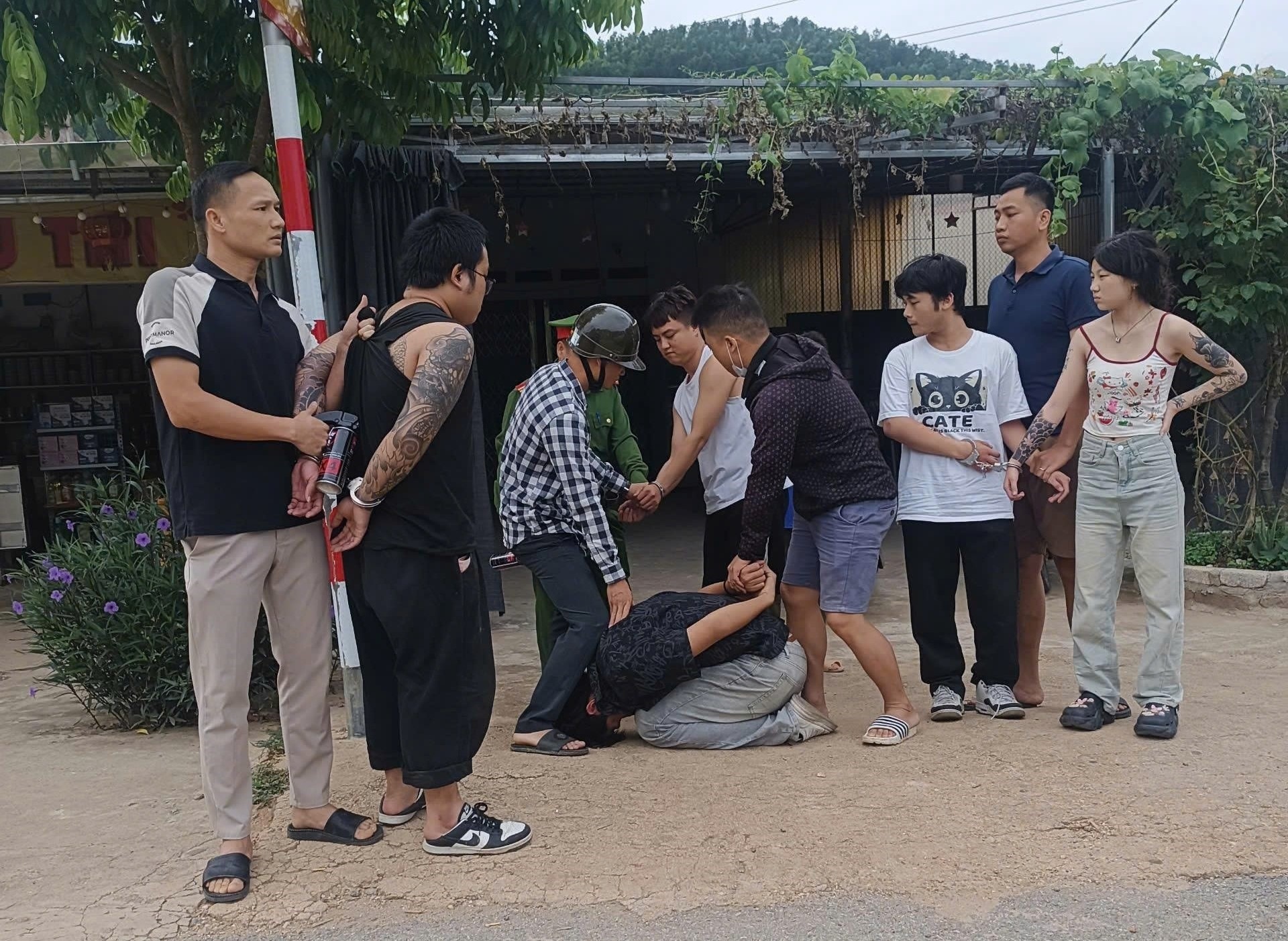 Four Chinese nationals arrested for highway carjacking in Thanh Hoa
