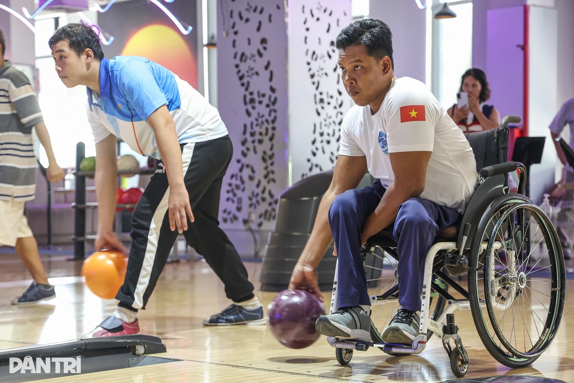 Vietnam’s first bowling club for the disabled | DTiNews