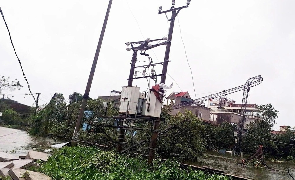 Over 1.8 million customers lose power as Typhoon Bualoi hits Vietnam