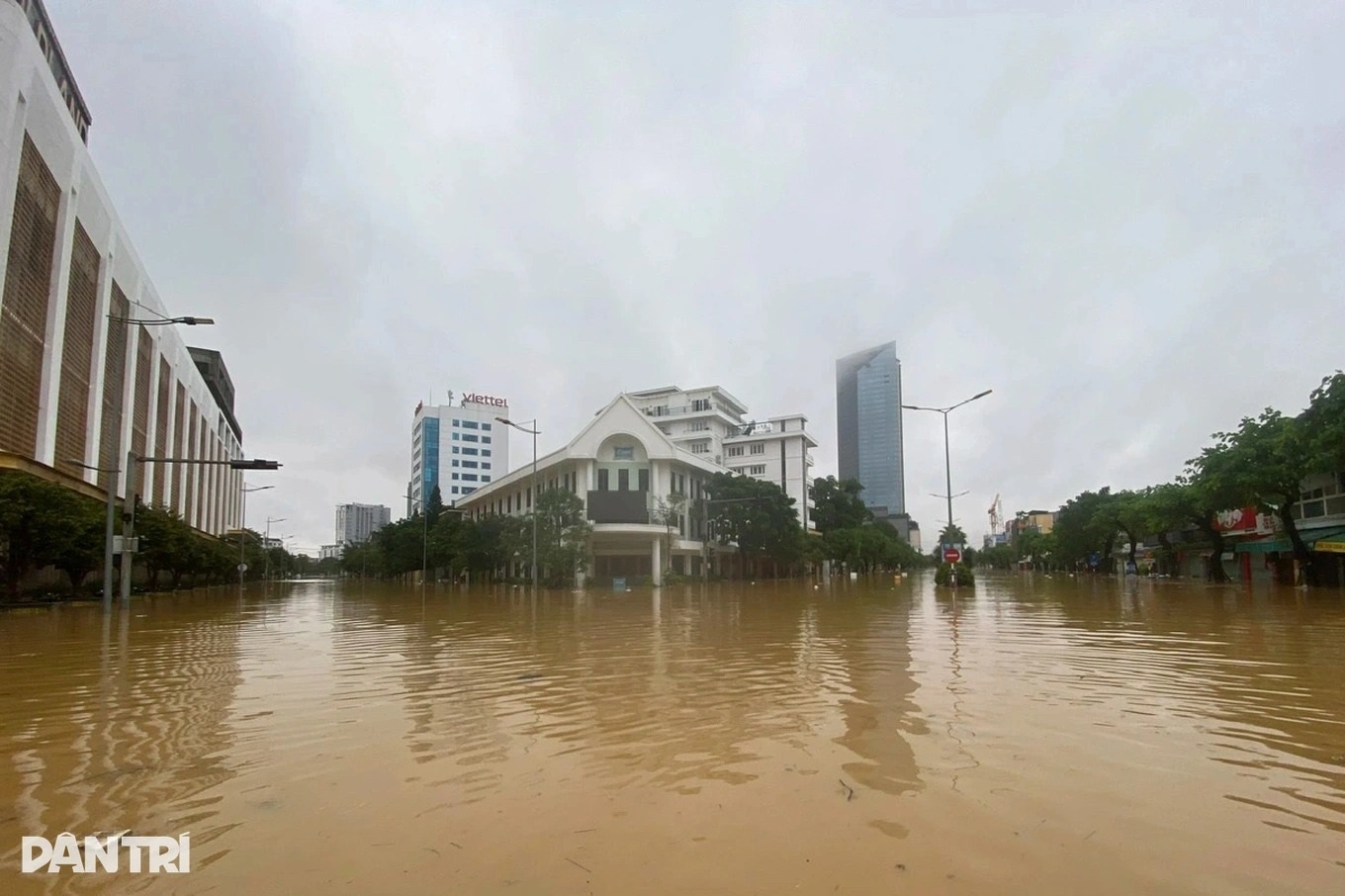 Hue rainfall nears global one-day record
