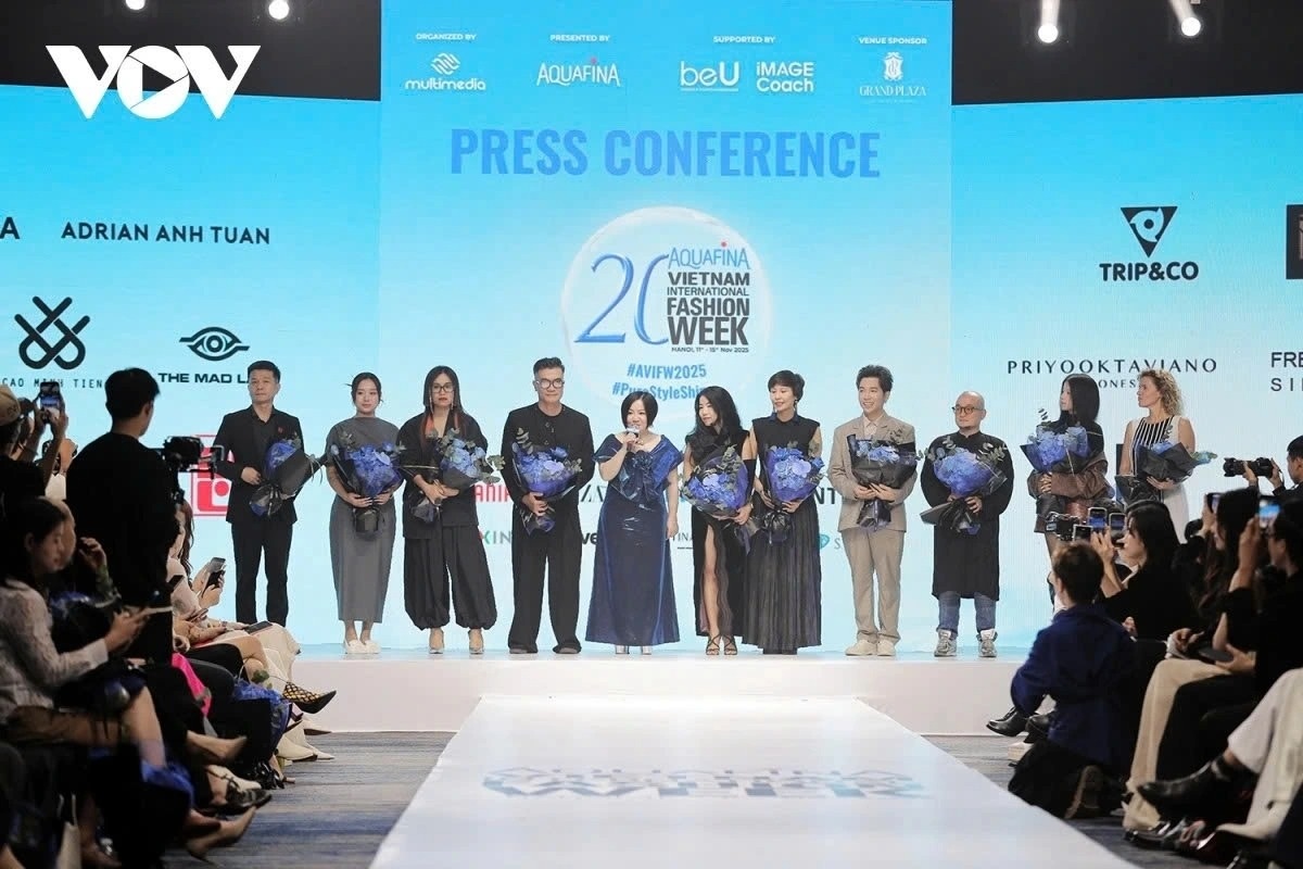 VIFW Fall/Winter 2025 marks 20 years, highlights unique fashion style ...