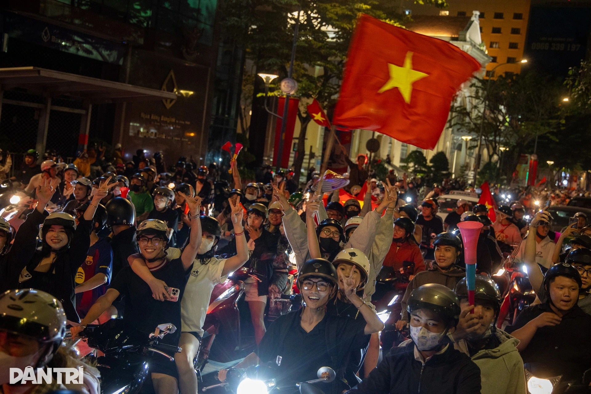 Vietnamese football fans celebrates as U23 team reach Asian Cup semi-finals