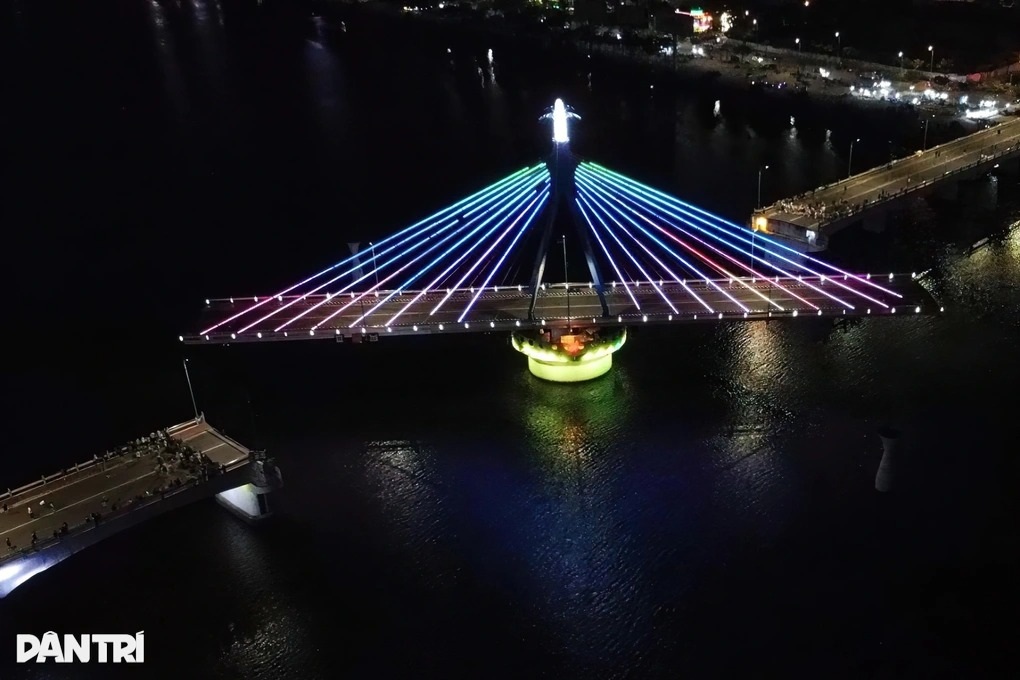 Danang to stage Tet shows at iconic bridge