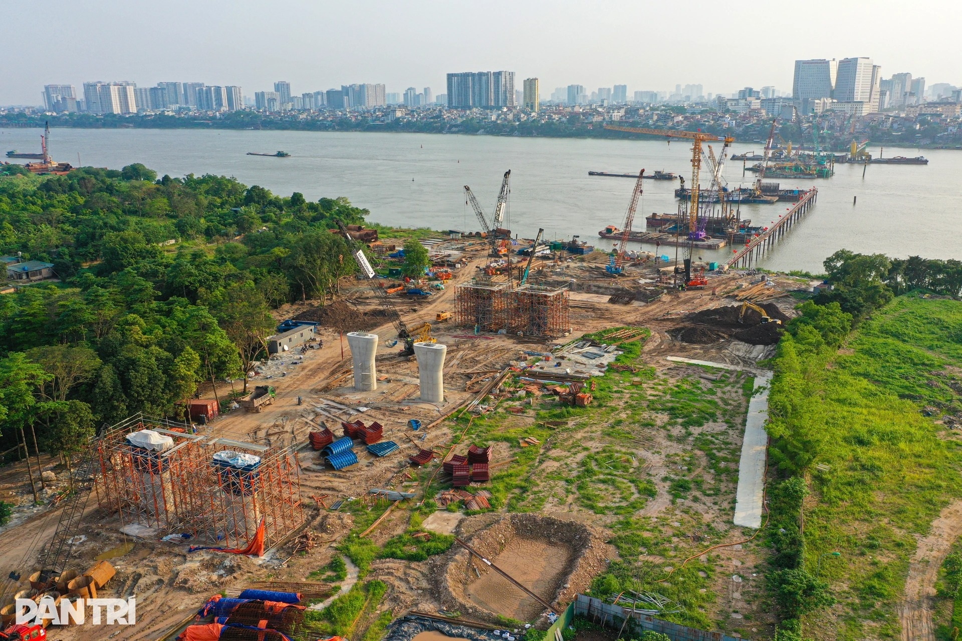 Hanoi sets site clearance deadline for nine bridge projects | DTiNews