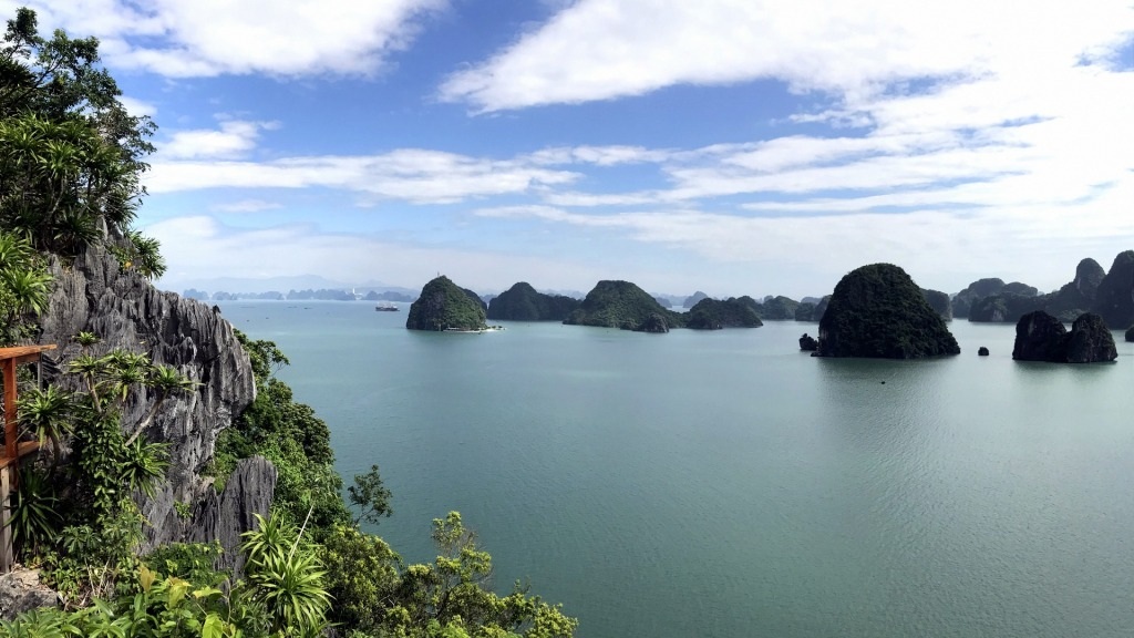 Halong Bay suspends visitor access to Soi Sim Beach | DTiNews