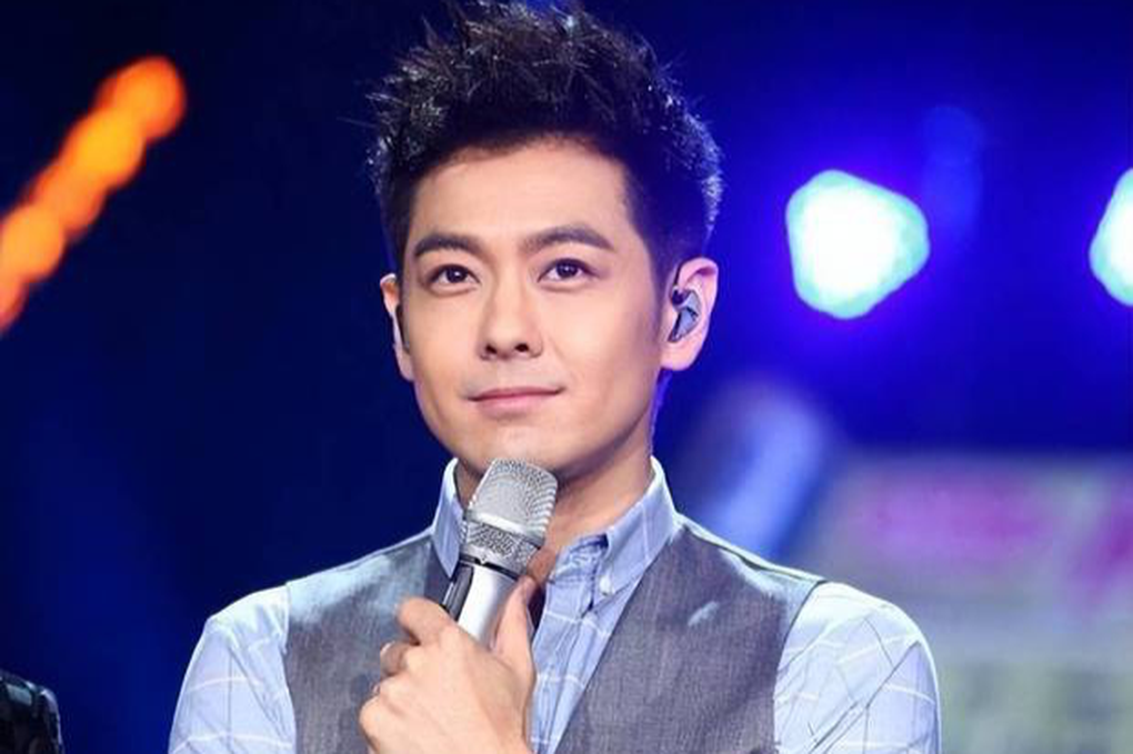 Lâm Chí Dĩnh băng kín mặt sau phẫu thuật, khó lấy lại gương mặt xưa ...