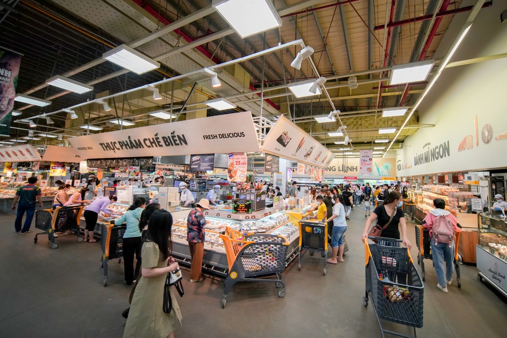 Lộ diện vai trò của con gái tỷ phú Trần Bá Dương tại chuỗi siêu thị ...