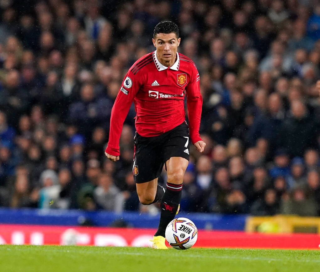 C.Ronaldo tụt giá thê thảm trên thị trường chuyển nhượng | Báo Dân trí