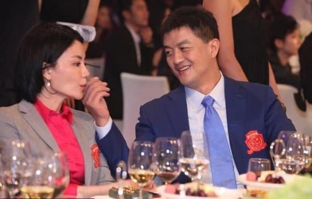 Lý Á Bằng: Từ hôn nhân tan vỡ với Vương Phi tới hạnh phúc mới ở tuổi 51 ...