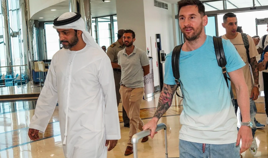 Messi có mặt tại UAE, sẵn sàng chinh phục World Cup 2022 | Báo Dân trí