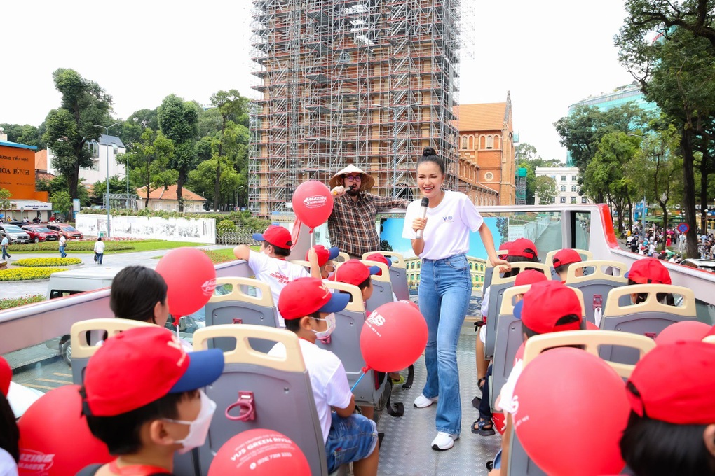 Học sinh Tây Ninh tham gia lớp học di động VUS Superbus, khám phá TPHCM ...