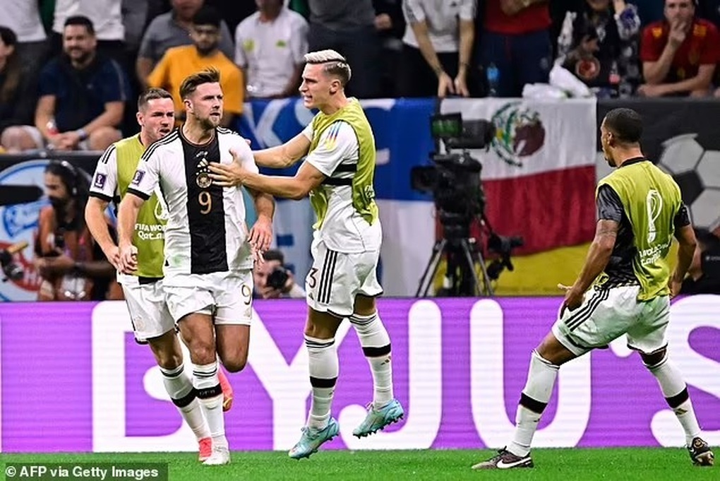 Đội tuyển Đức bị chế nhạo khi 6 cầu thủ việt vị sau pha đá phạt | Báo ...