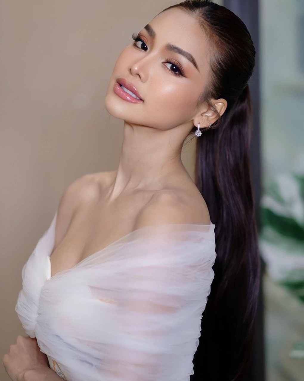 Nhiệm kỳ thị phi của hoa hậu theo đuổi phong cách hở bạo Engfa Wahara | Báo Dân trí