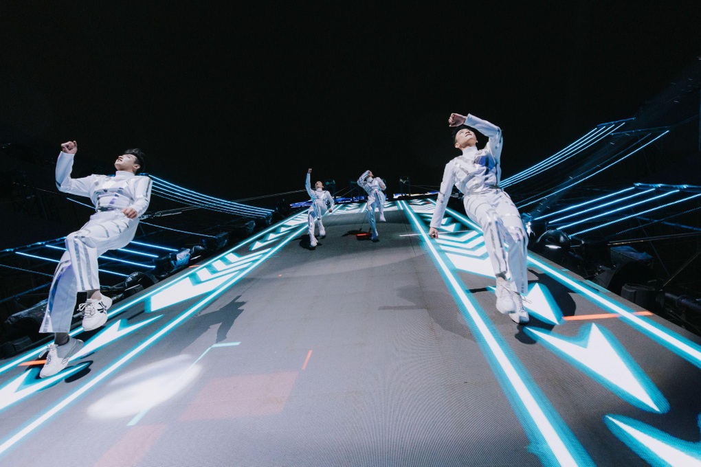 BST Chill Inside Out của NTK Võ Công Khanh kết hợp cùng Bia Saigon ...