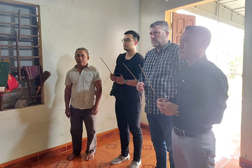 Tài xế Anh đến Việt Nam thăm thân nhân vụ 39 người tử vong trong ...