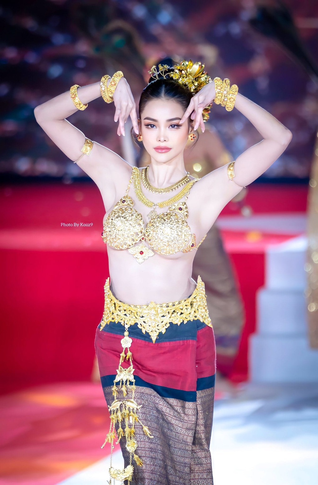 Nhiệm kỳ thị phi của hoa hậu theo đuổi phong cách hở bạo Engfa Wahara | Báo Dân trí