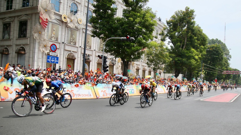 Kết thúc giải xe đạp xuyên Việt: Petr Rikunov lập kỷ lục mới | Báo Dân trí